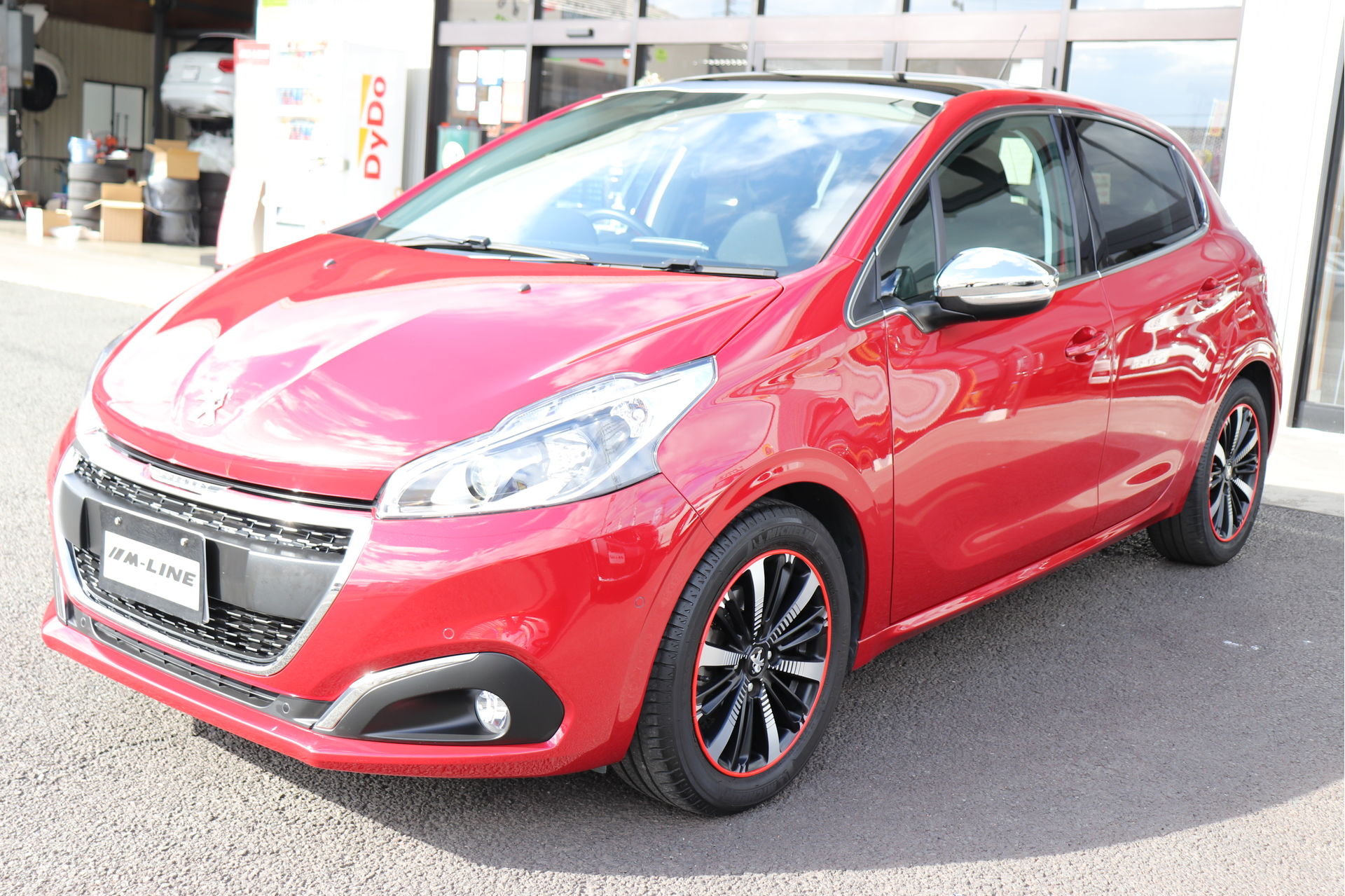 プジョー208アリュールファンエディションが入荷しました！ 山梨県で輸入車探すならエムラインへ！